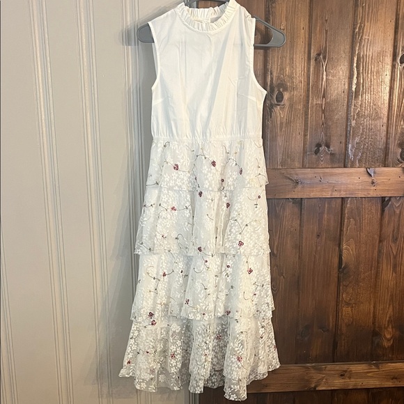 Miss Kelly 1999 | Dresses | Chic White Floral Maxi Dress | Poshmark